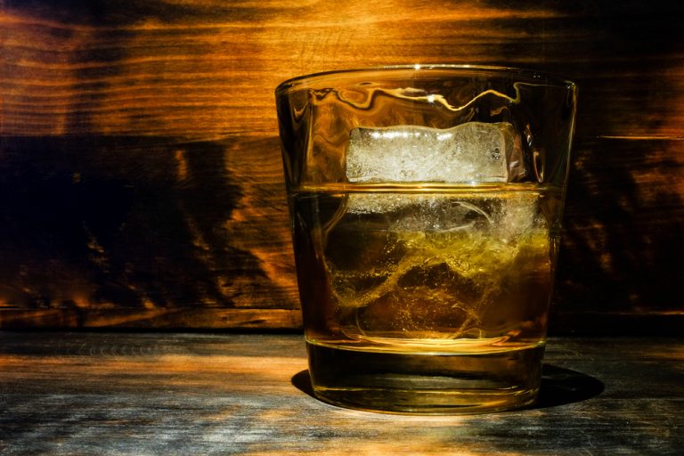 8 Best Canadian Cocktails to Drink