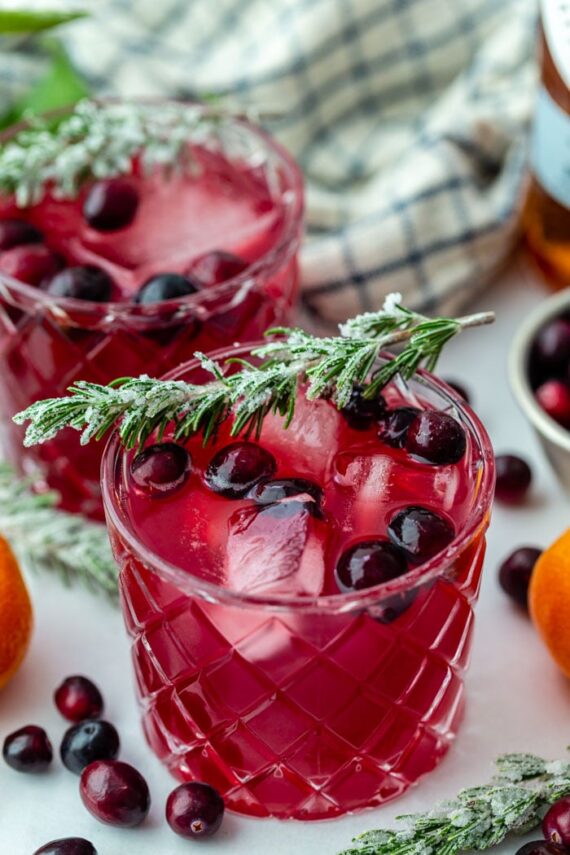 27 Best Christmas Whiskey Cocktails