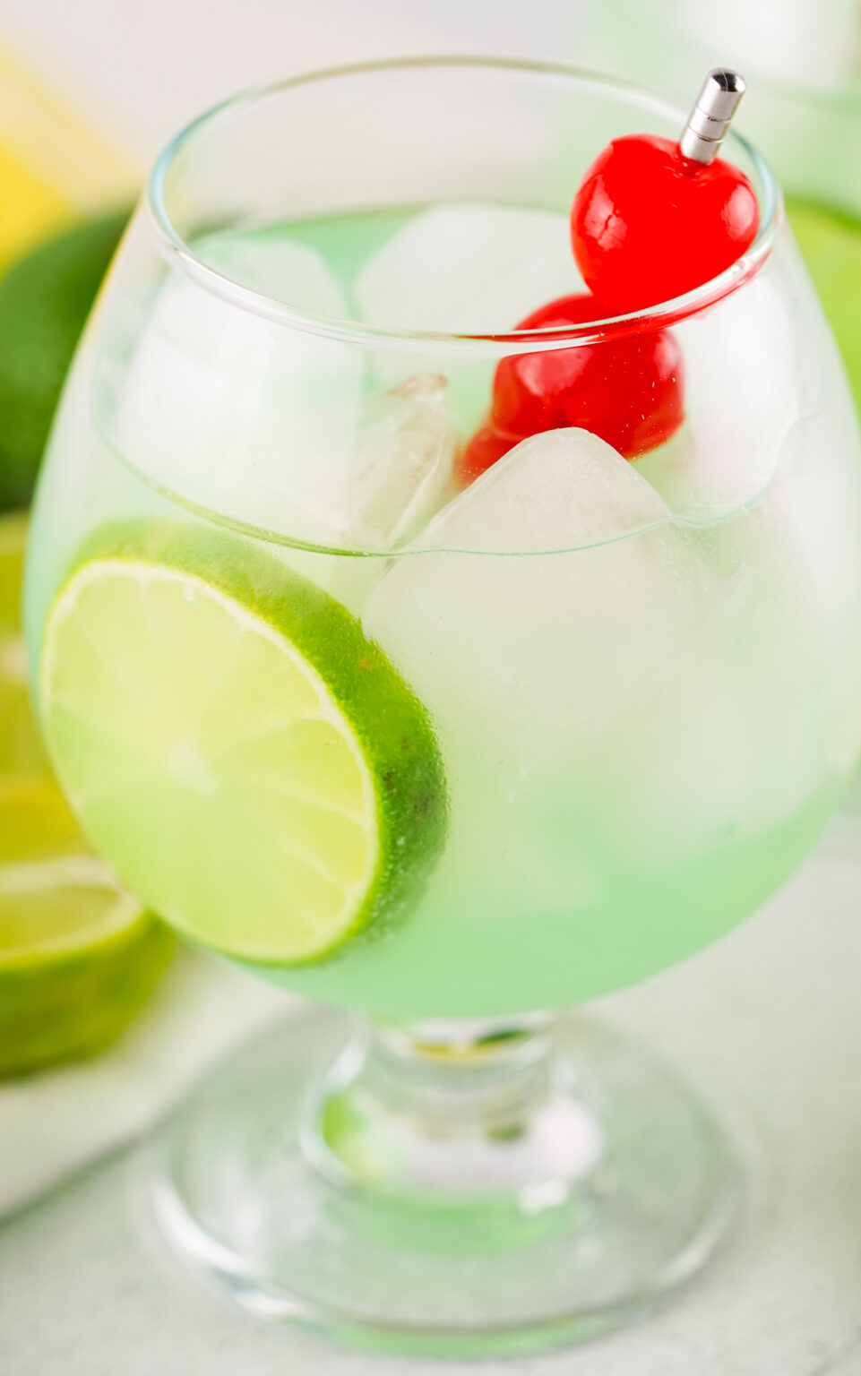 13 Best White Claw Cocktails to Drink