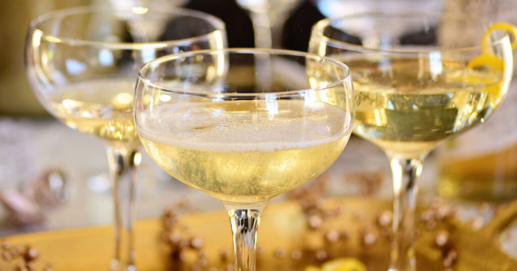 12 Best Christmas Champagne Cocktails