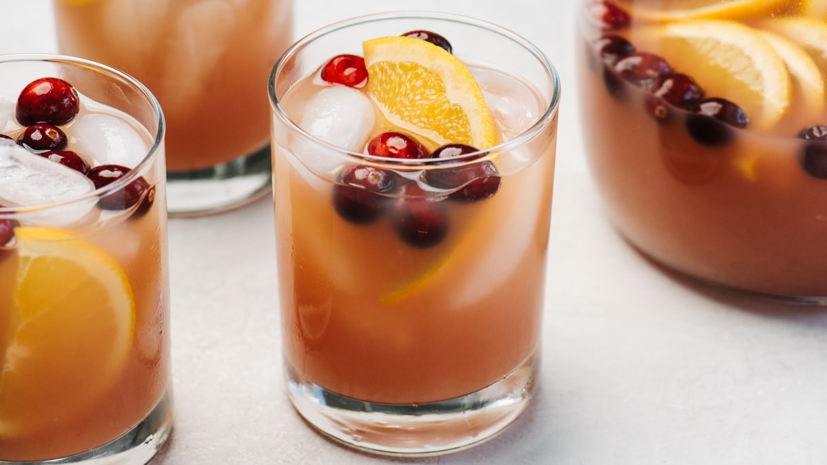 27 Best Christmas Whiskey Cocktails