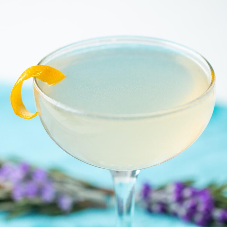 7 Best CBD Cocktails to Drink