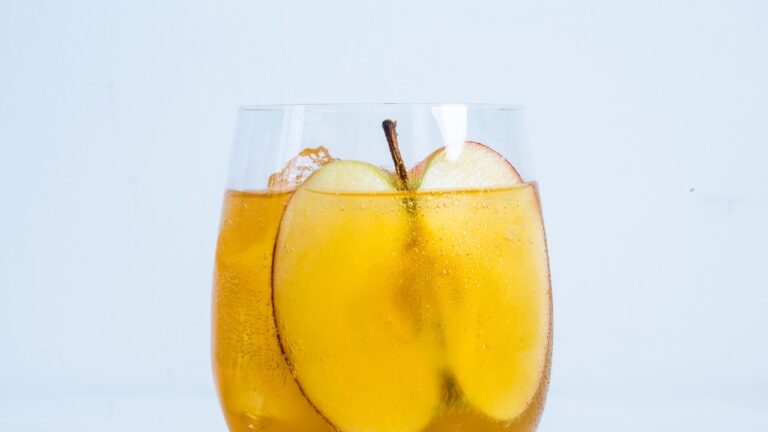 12 Best Hard Cider Cocktails to Drink