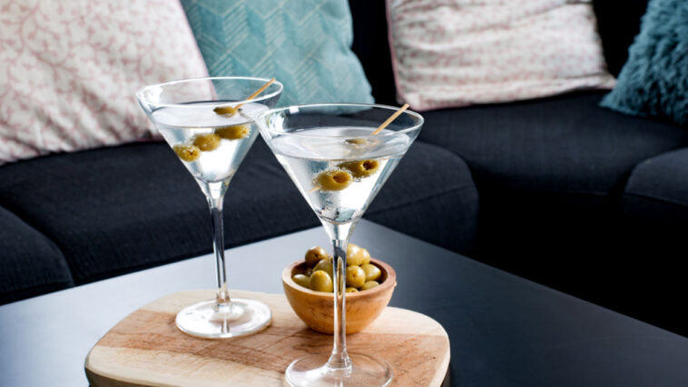 12 Best Cocktail Garnish Ideas to Try