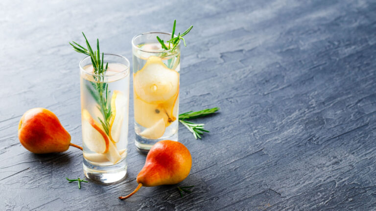 16 Best Pear Vodka Cocktails to Drink