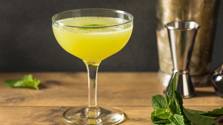 18 Best Lemon Cocktails to Drink