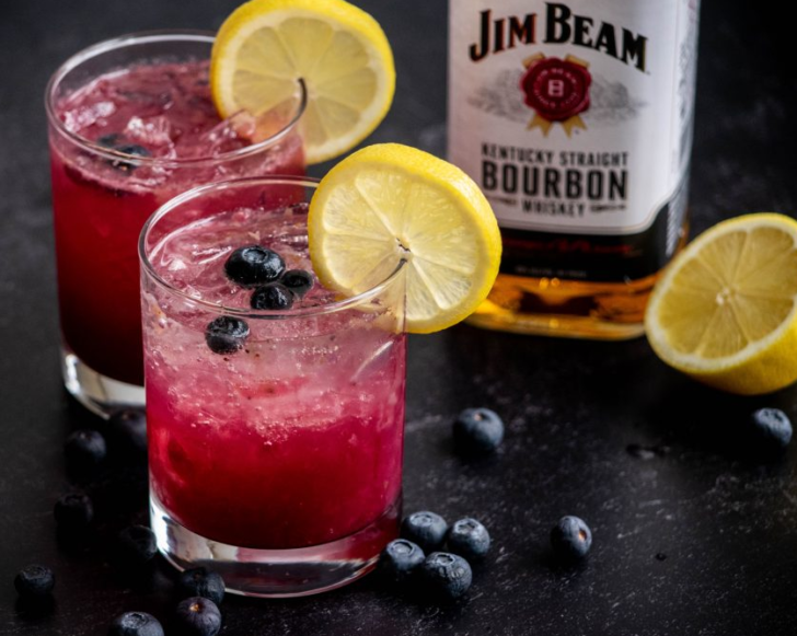 9 Best Blueberry Whiskey Cocktails to Make