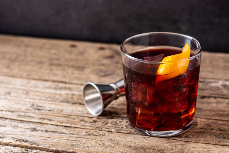 Boulevardier Cocktail Recipe & Instructions - MyBartender
