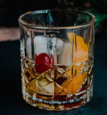 8 Best Canadian Cocktails to Drink