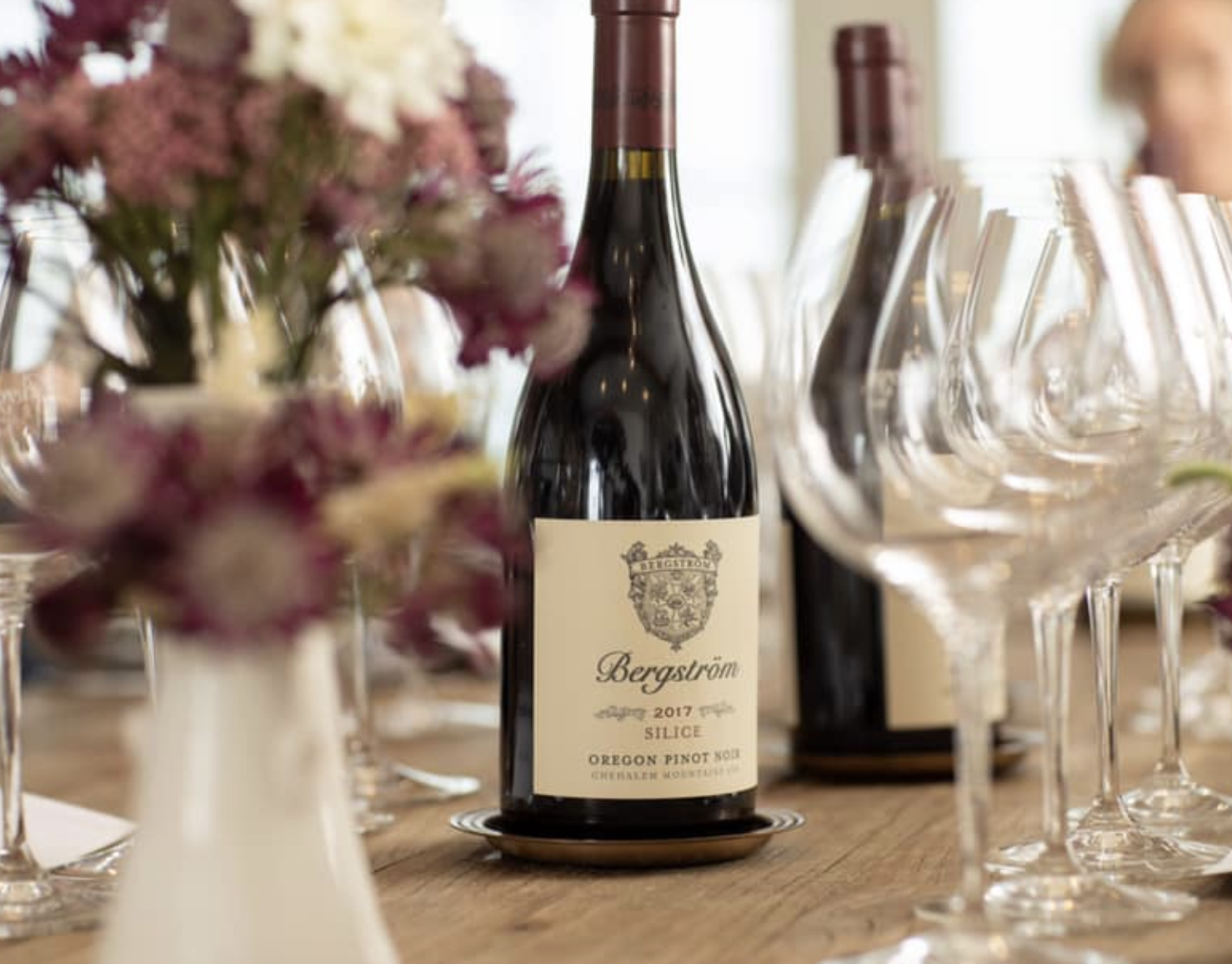 17 Best Oregon Pinot Noirs to Drink
