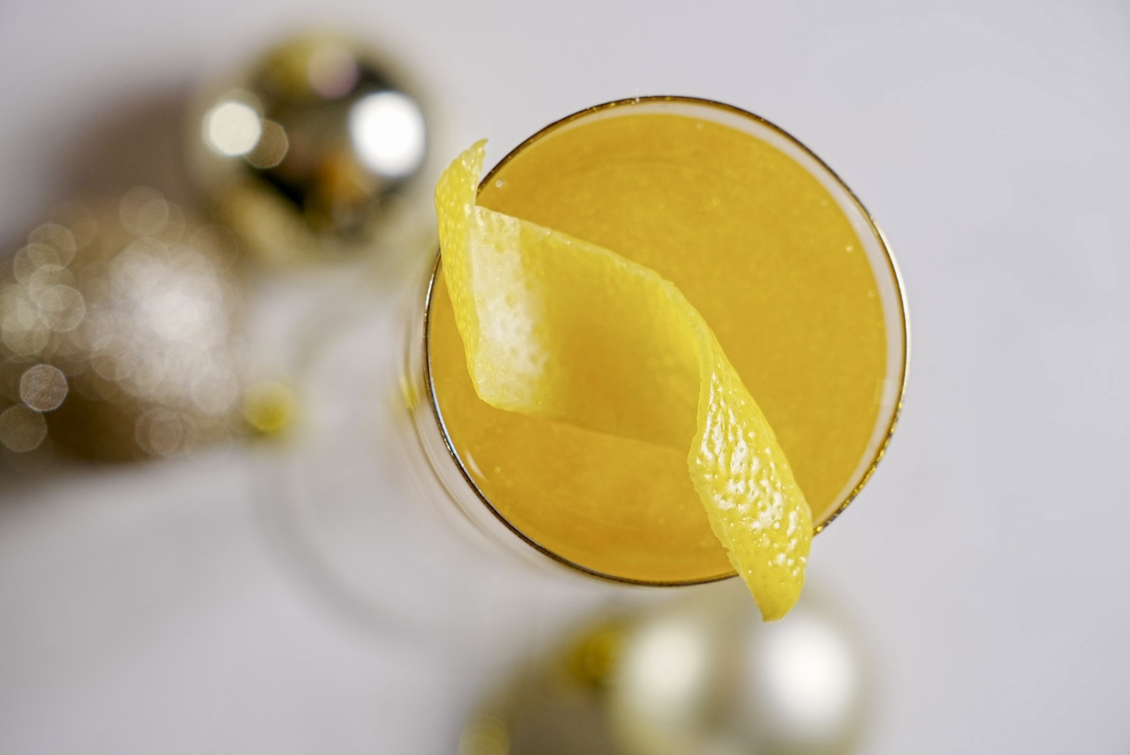 Twinkle Cocktail: A Sparkling Champagne Drink for Holiday and New Year ...