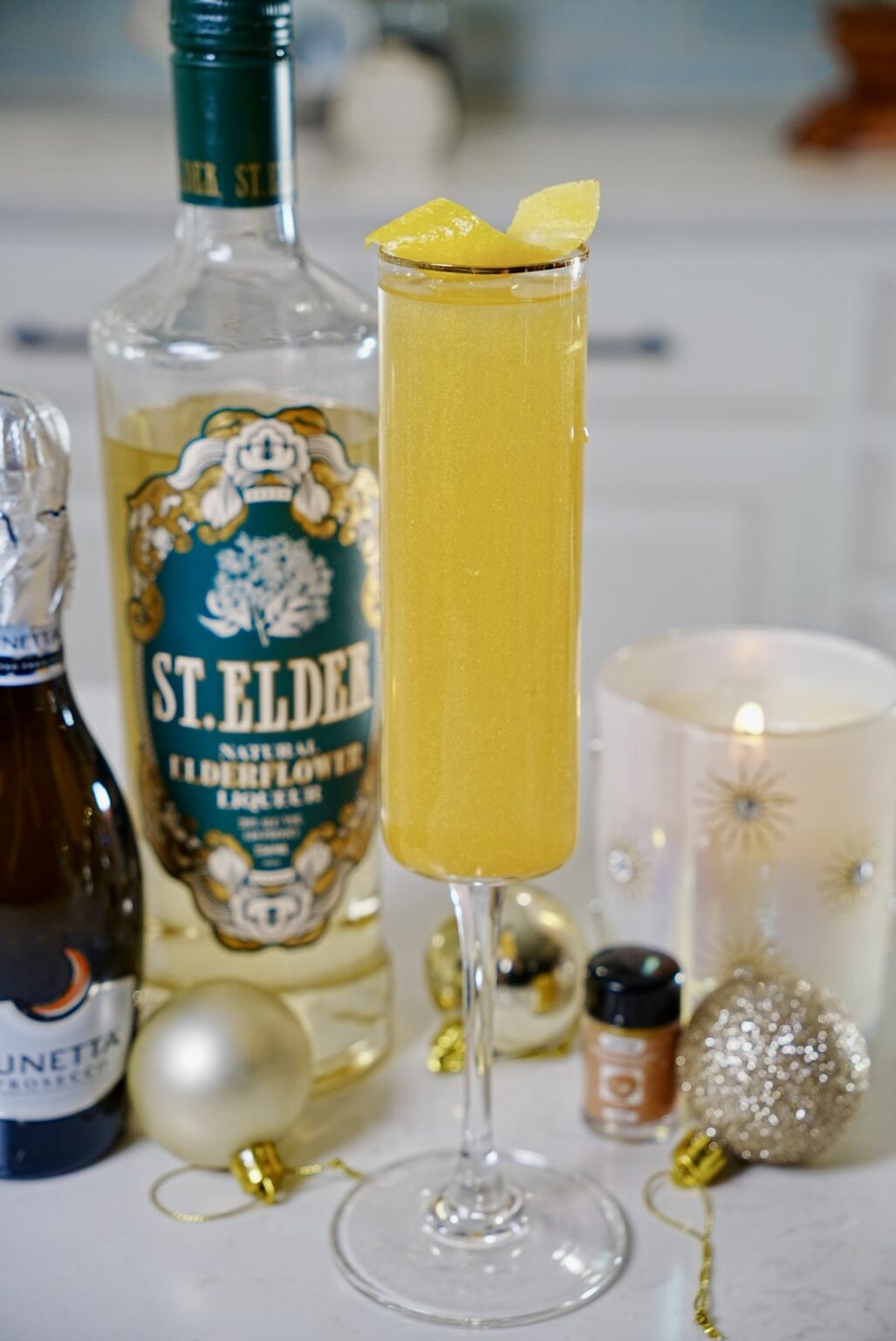 Twinkle Cocktail: A Sparkling Champagne Drink for Holiday and New Year ...
