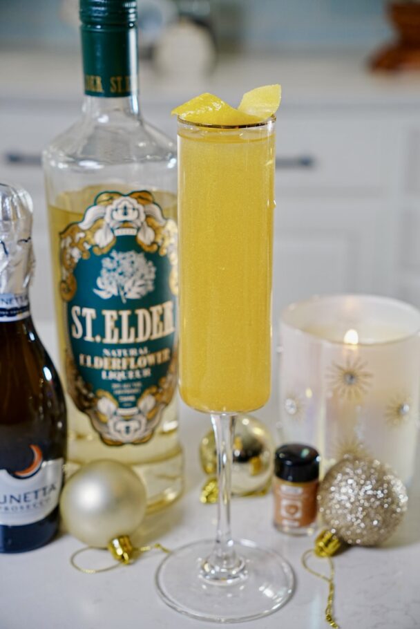 Twinkle Cocktail: A Sparkling Champagne Drink for Holiday and New Year ...