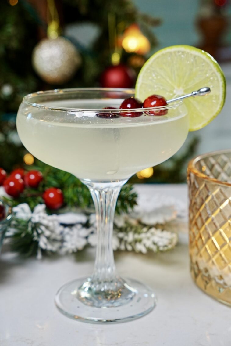 White Winter Cosmopolitan: A Light and Festive Winter Cocktail Recipe