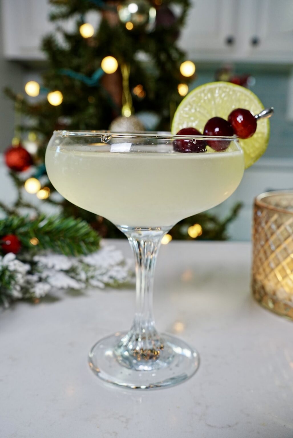 White Winter Cosmopolitan: A Light and Festive Winter Cocktail Recipe
