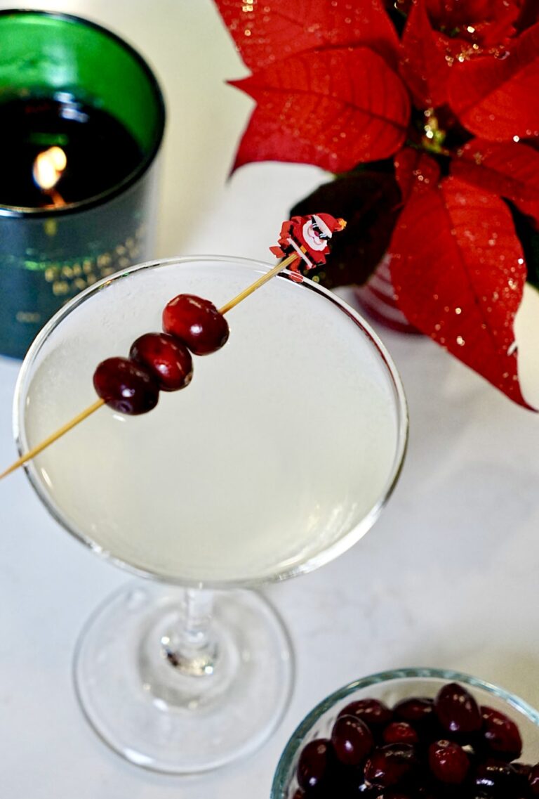 White Clausmopolitan: A Cheerful Holiday Recipe for Festive Christmas