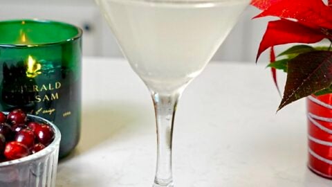 White Winter Cosmopolitan: A Light and Festive Winter Cocktail Recipe