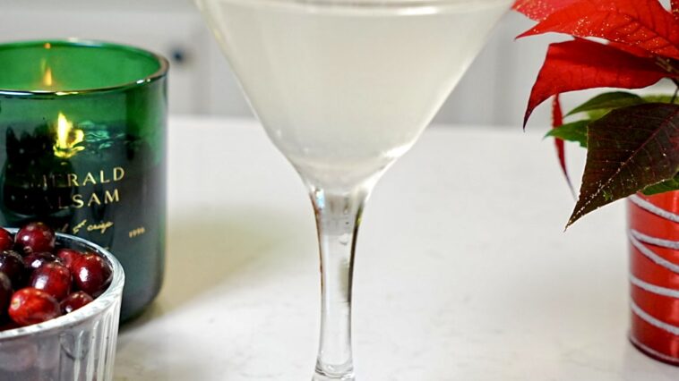 White Winter Cosmopolitan: A Light and Festive Winter Cocktail Recipe