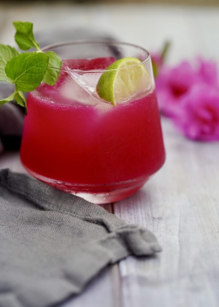9 Refreshing Dragonfruit Mocktails