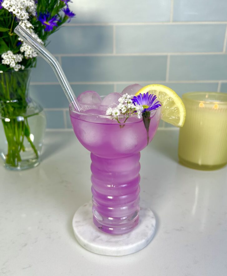 Violet Vodka Lemonade: A Floral Lemonade Cocktail with a Sparkling Finish