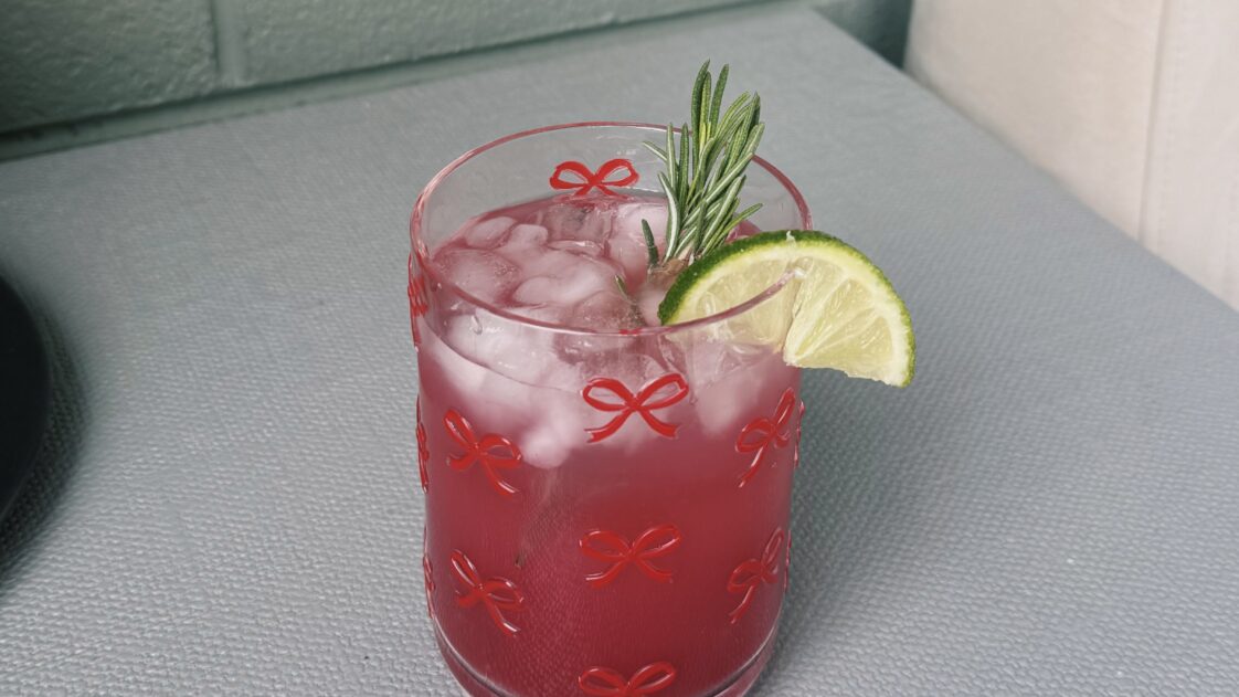 Rosemary Pom Spritz Mocktail: A Fresh, Non Alcoholic Favorite with ...