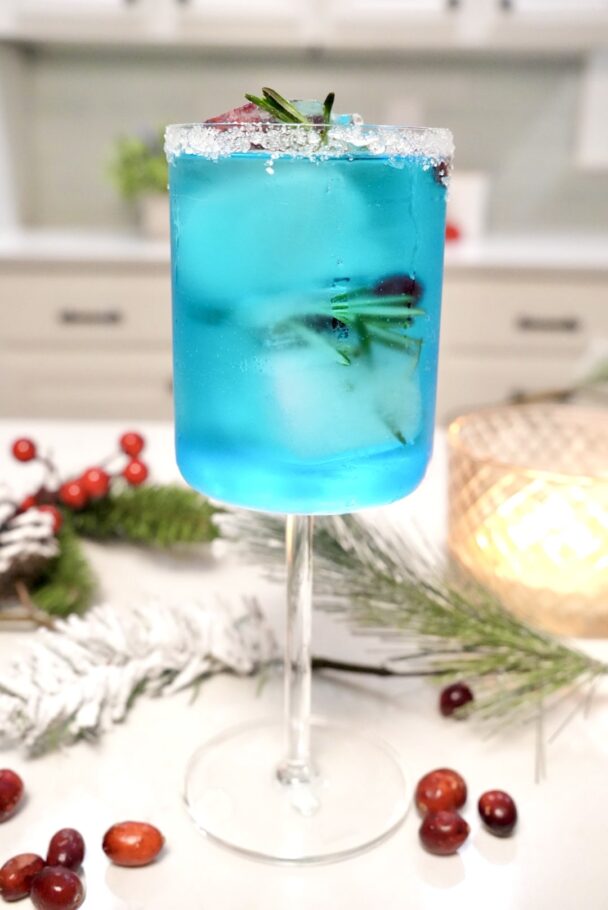 Frosted Berry Spritz: A Refreshing Holiday Cocktail With Bright Flavor