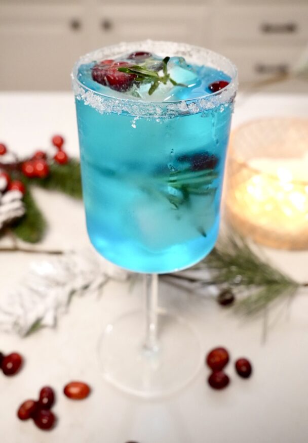 Frosted Berry Spritz: A Refreshing Holiday Cocktail With Bright Flavor