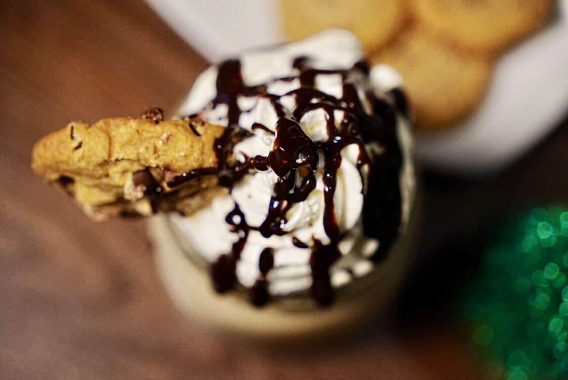Milk N’ Cookies Cocktail: An Easy Holiday Treat for Christmas