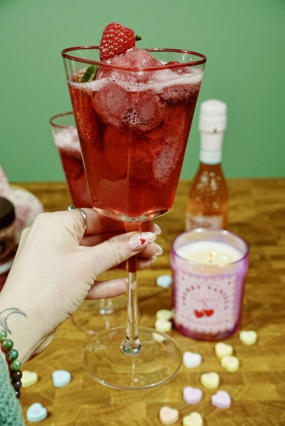 Raspberry Rosé Float Cocktail: A Sparkling Rosé Dessert Drink That’s ...