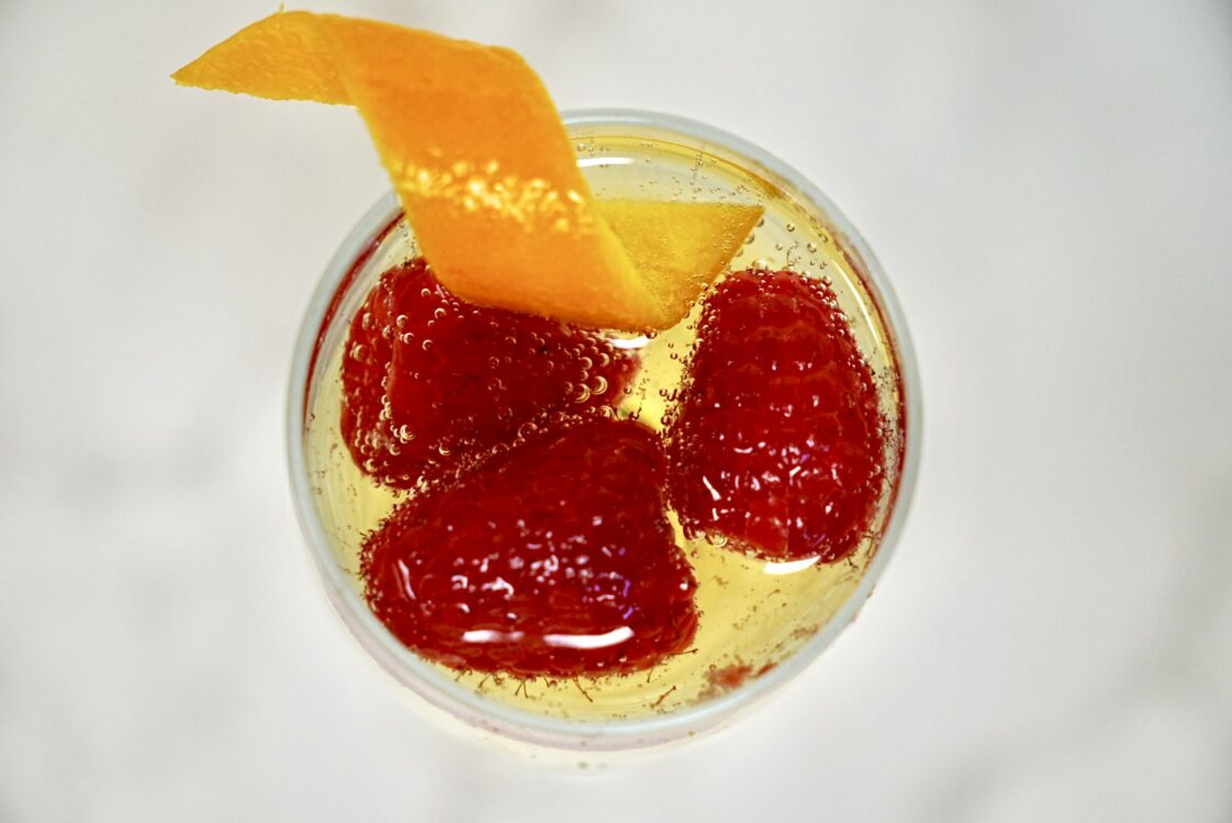 Guaro Fizz: A Sparkling Bacan Guaro Drink for Effortless Celebrations